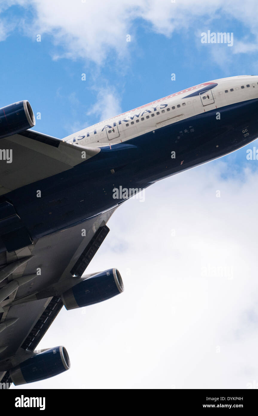 A British Airways Boeing 747 plane flying directly overhead after ...