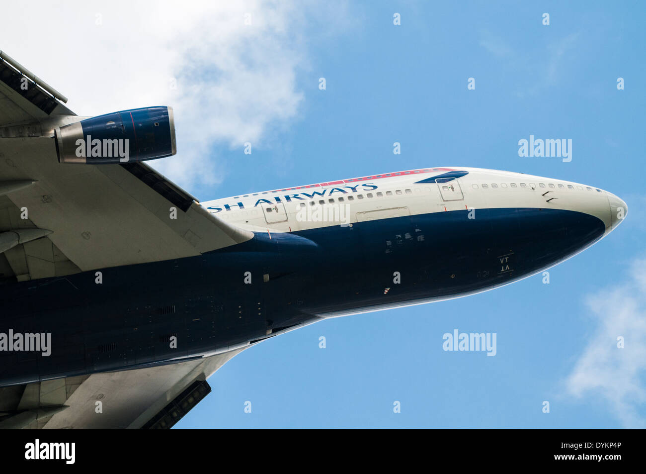 A British Airways Boeing 747 plane flying directly overhead after ...