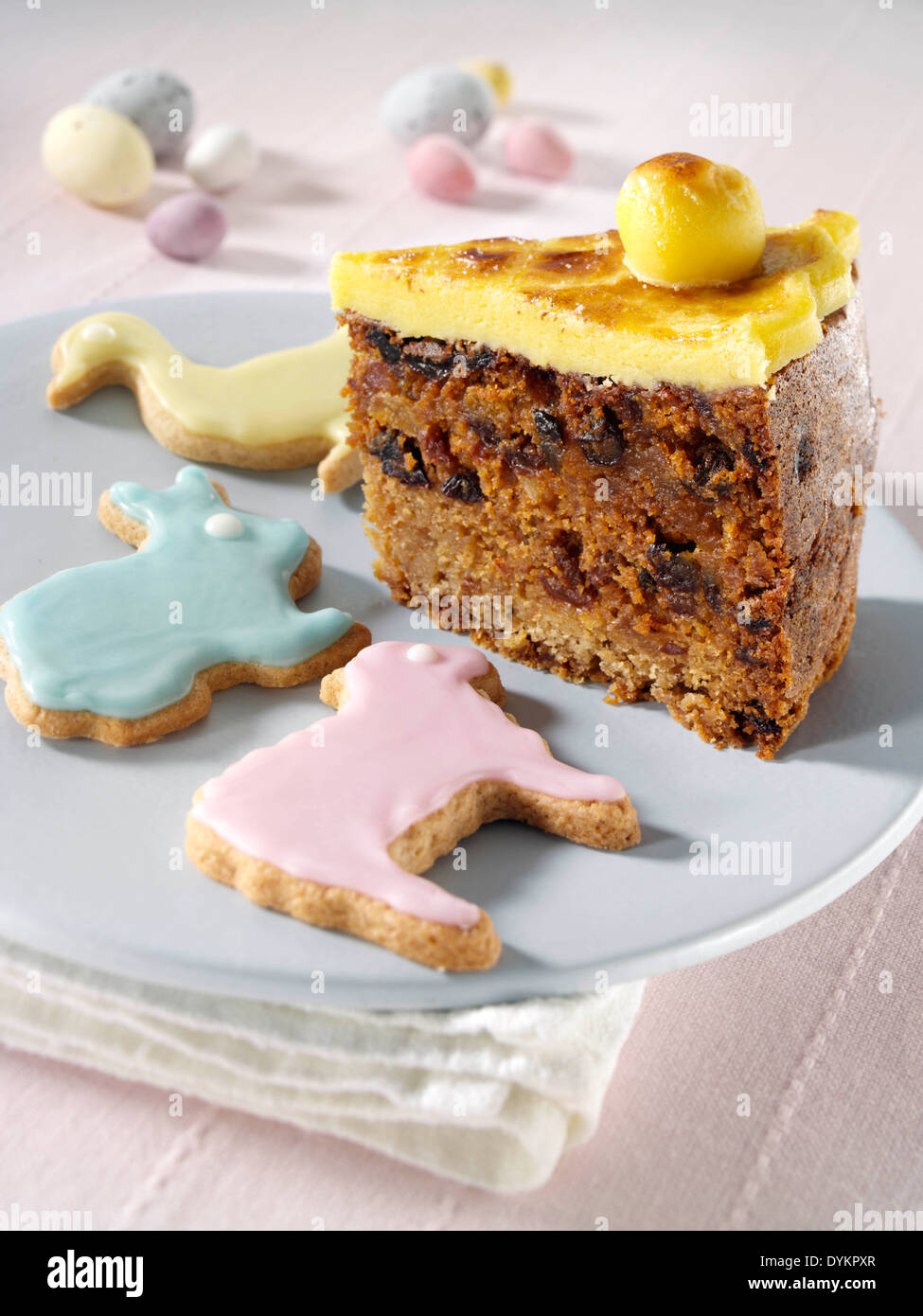 Simnel cake hi-res stock photography and images - Alamy