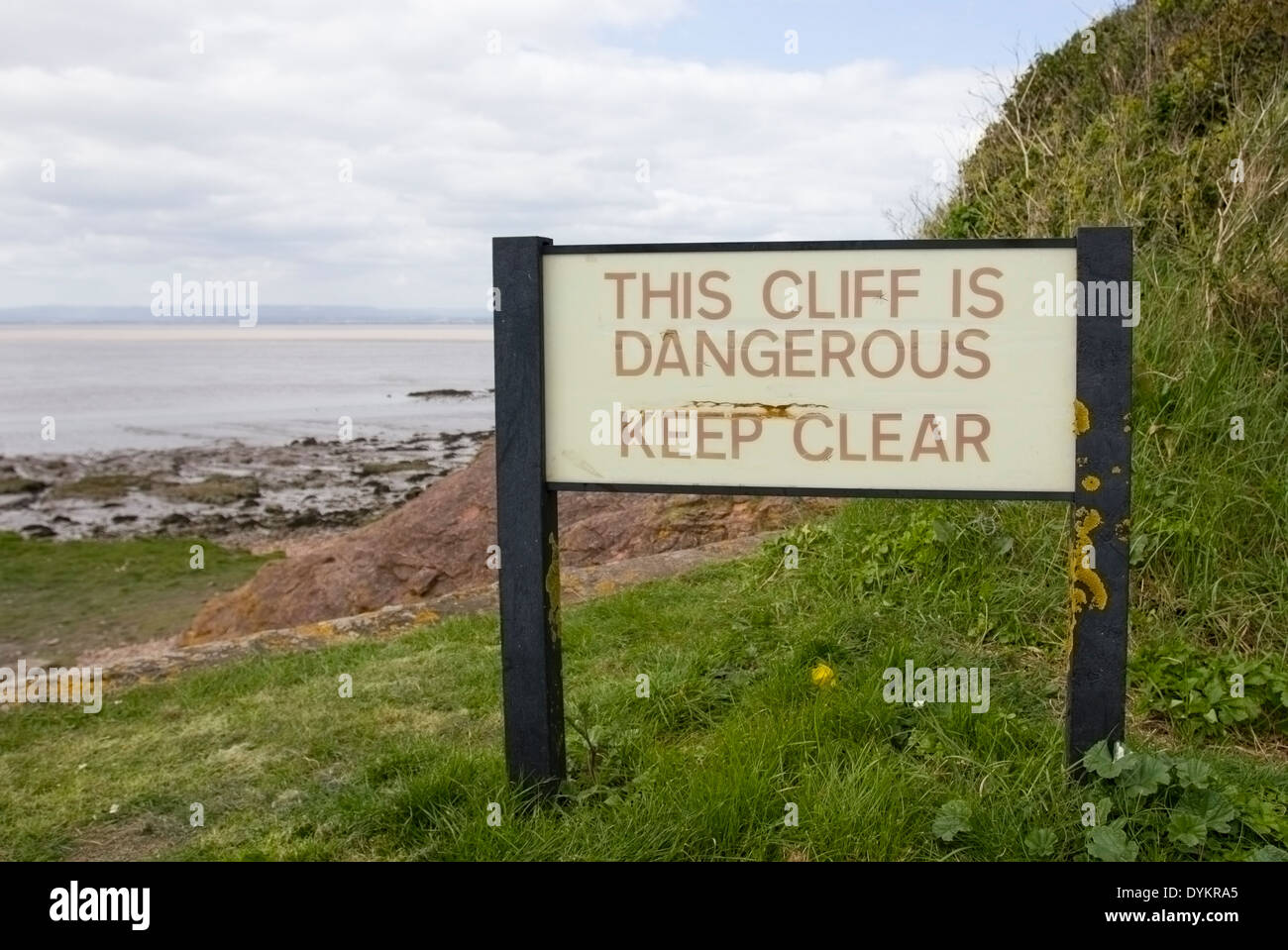 Cliff sea warning sign hi-res stock photography and images - Alamy
