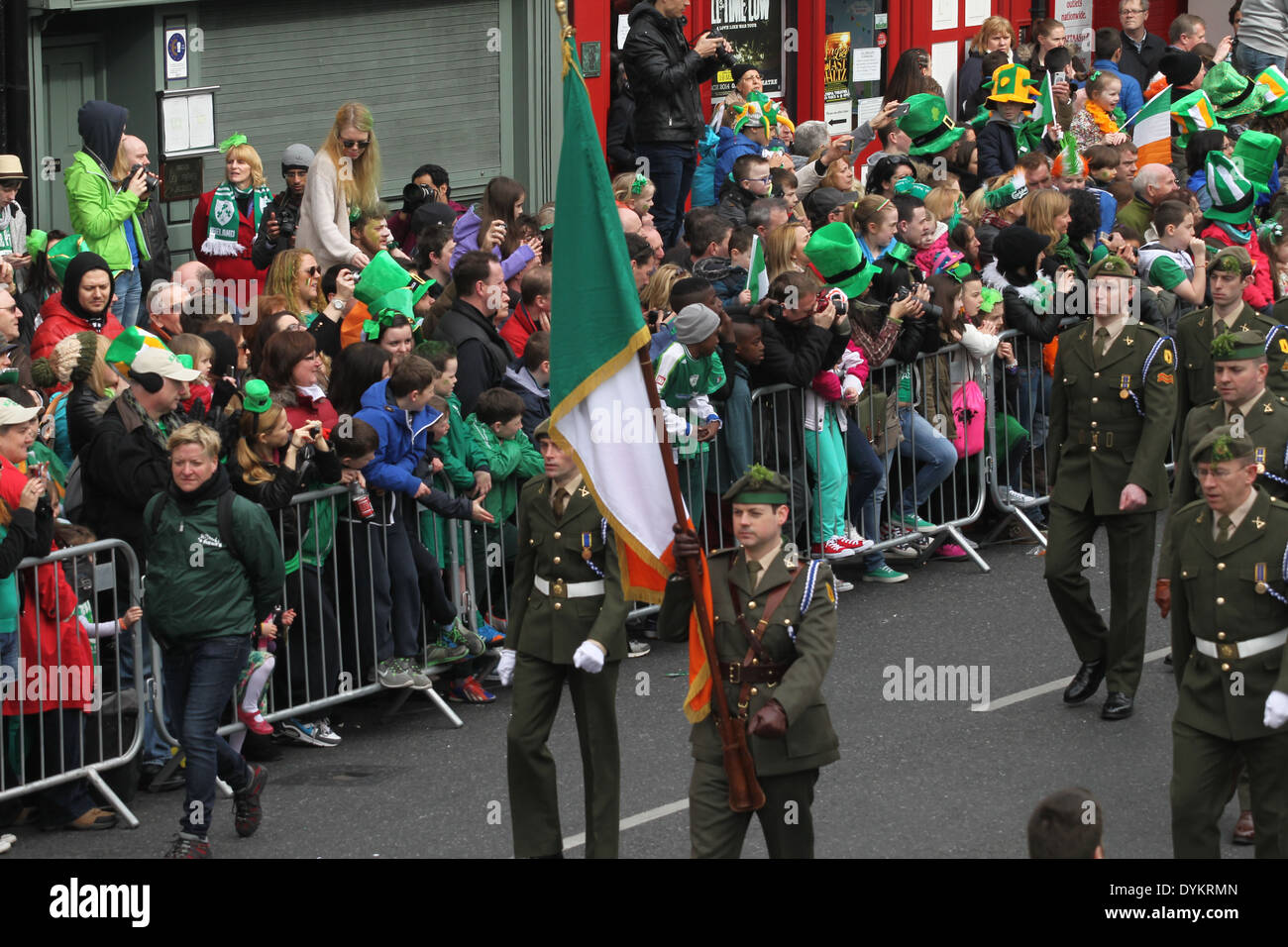 Member irish defence force holds hi-res stock photography and images ...
