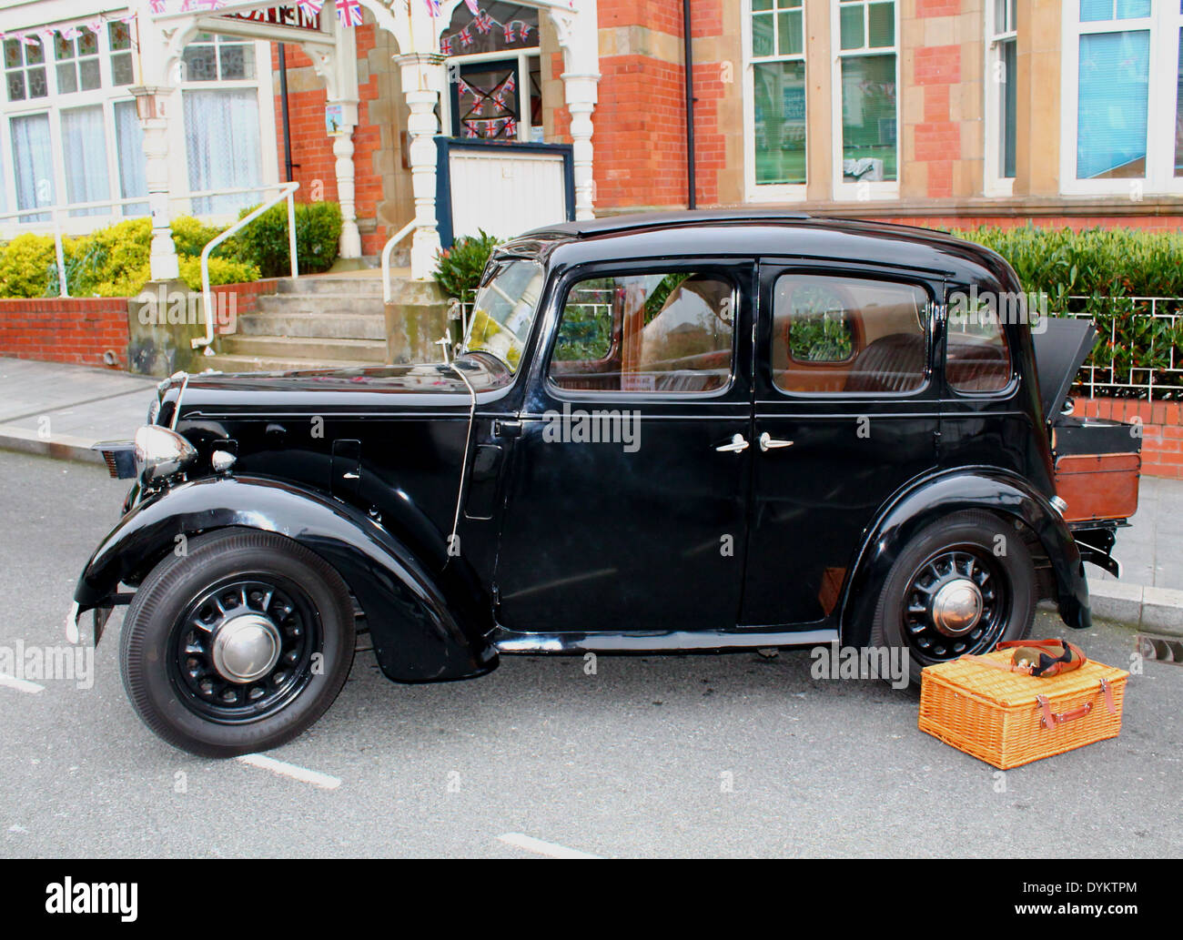 Vintage 40s car hi-res stock photography and images - Alamy