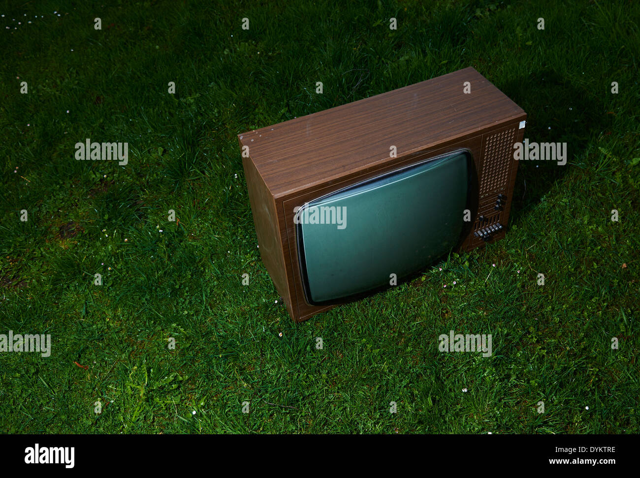 Old fashioned portable television set hi-res stock photography and ...