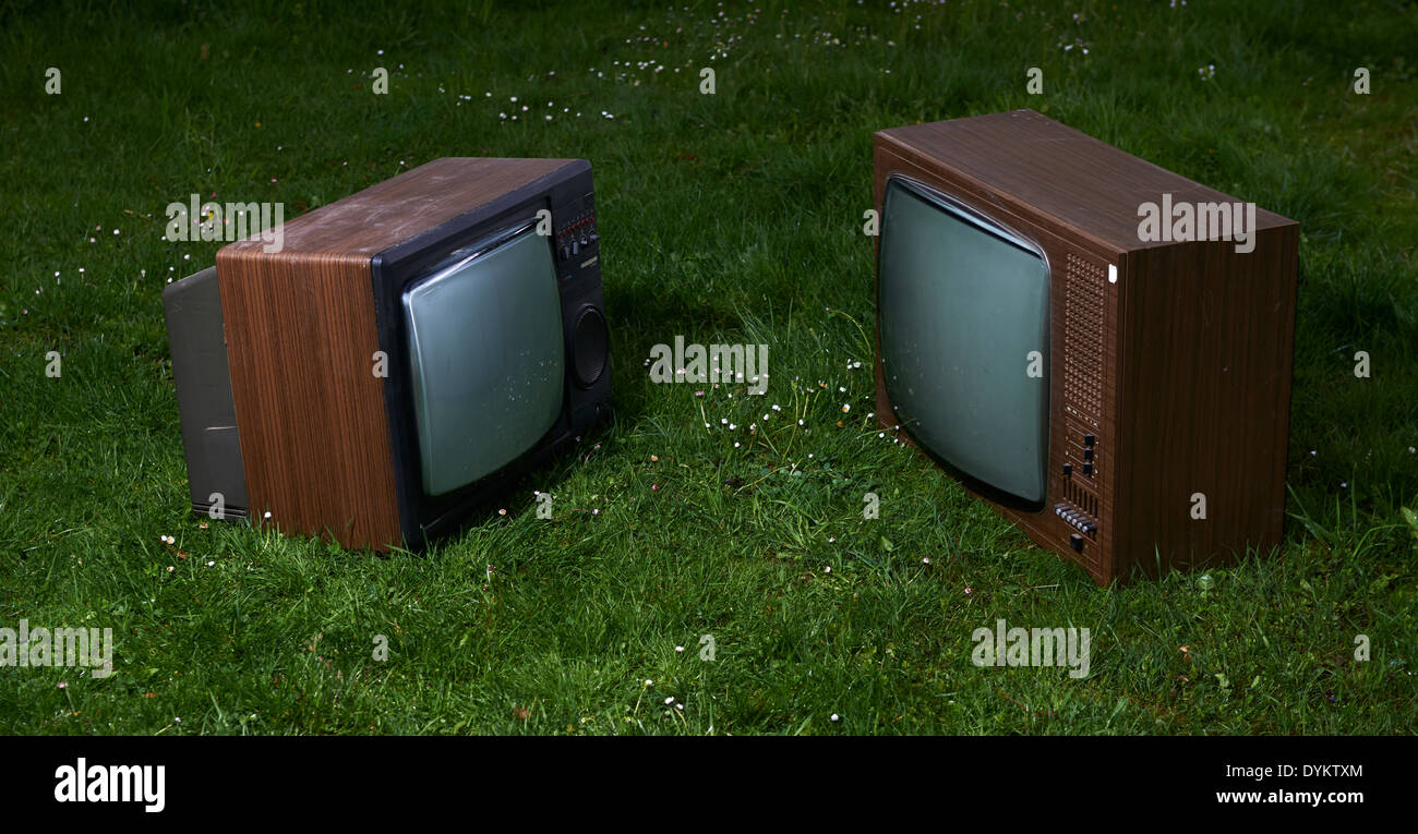 Old fashioned portable television set hi-res stock photography and ...