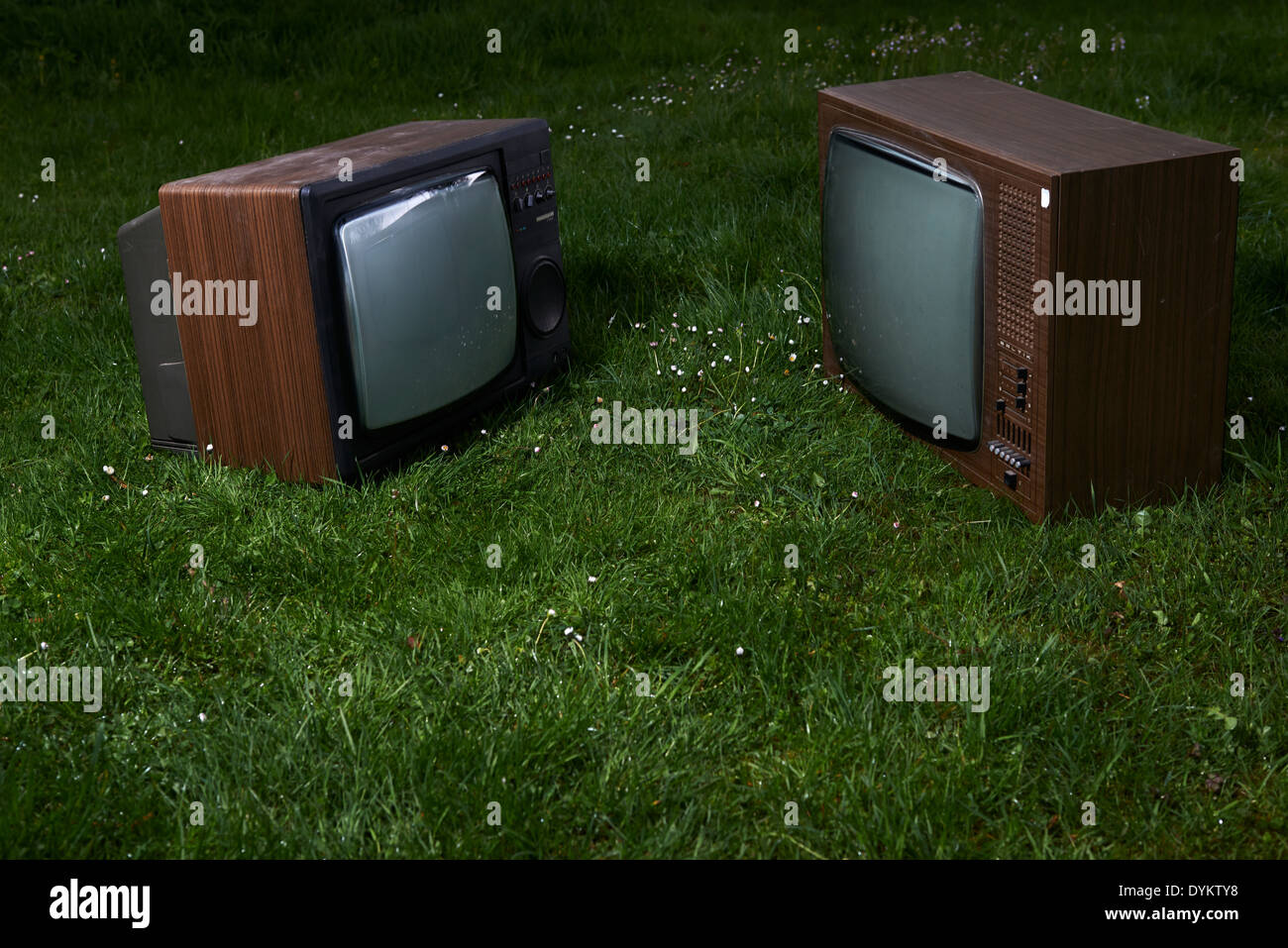 Old Fashioned Portable Television Set Stock Photos & Old Fashioned ...