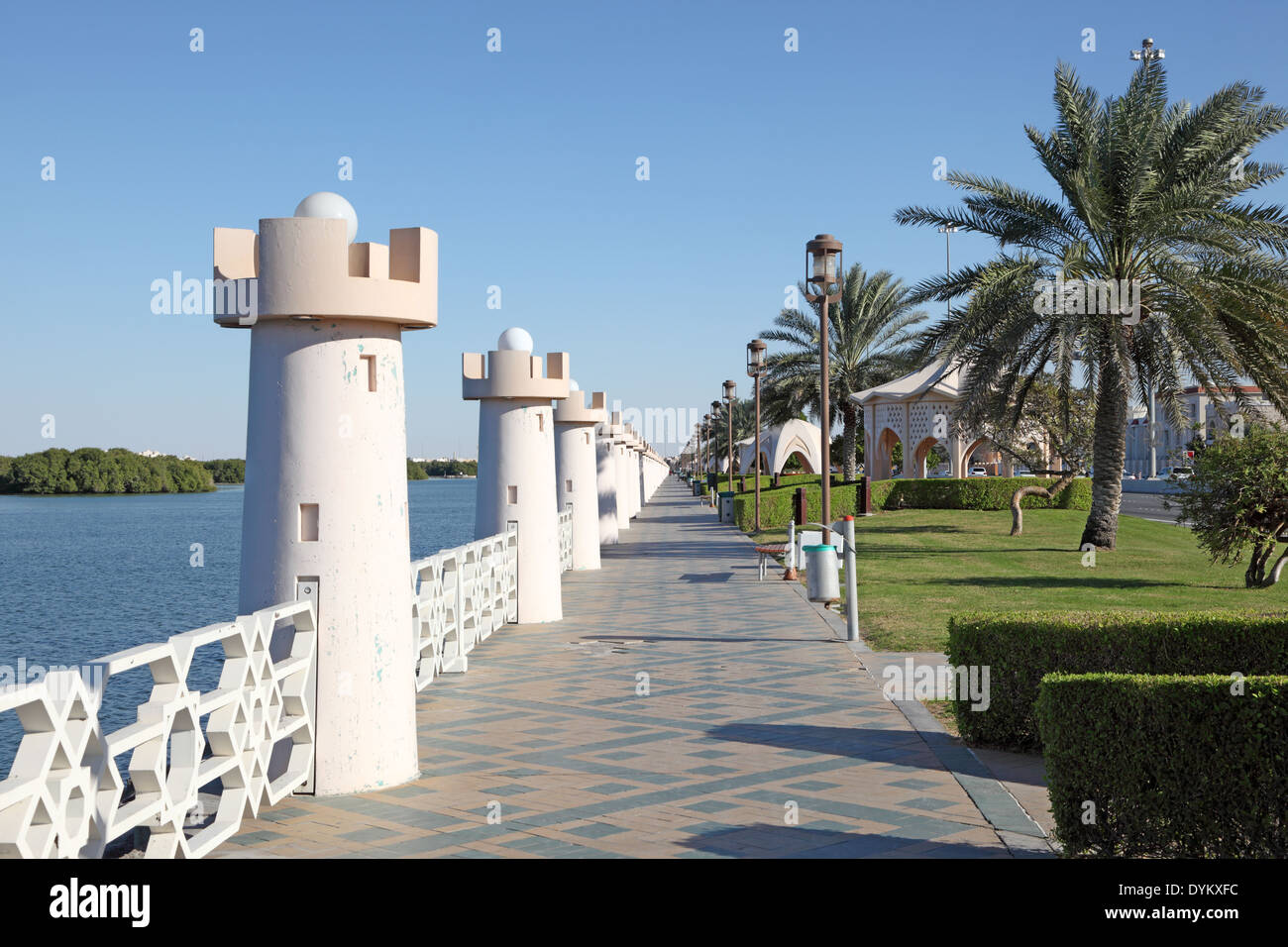 Abu dhabi corniche park hi-res stock photography and images - Alamy