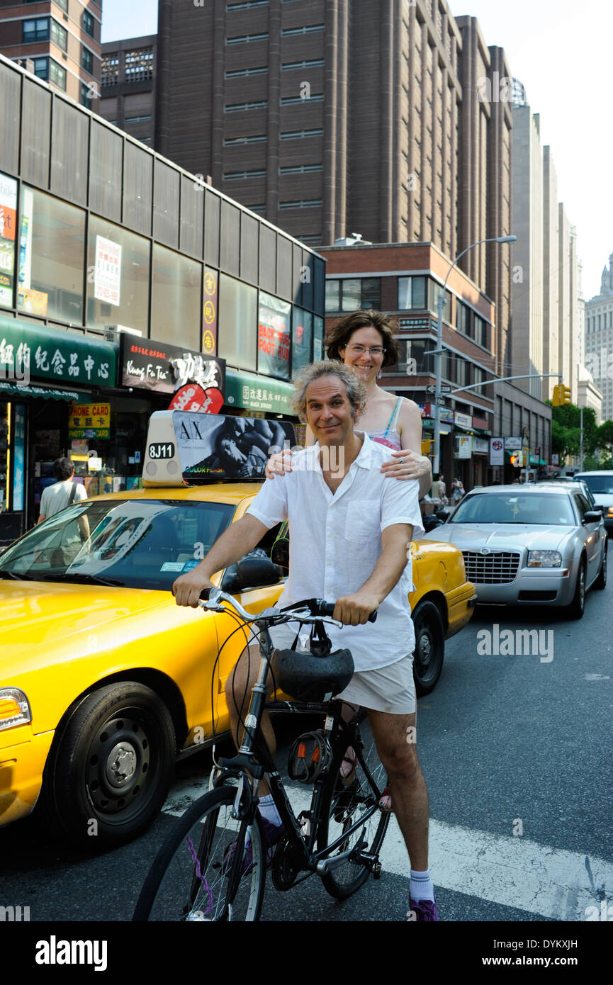 City woman on bicycle hi-res stock photography and images - Alamy