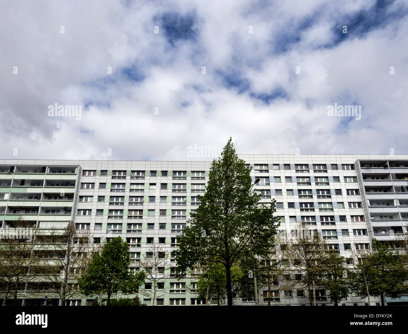 Concrete residential buildings hi-res stock photography and images - Alamy