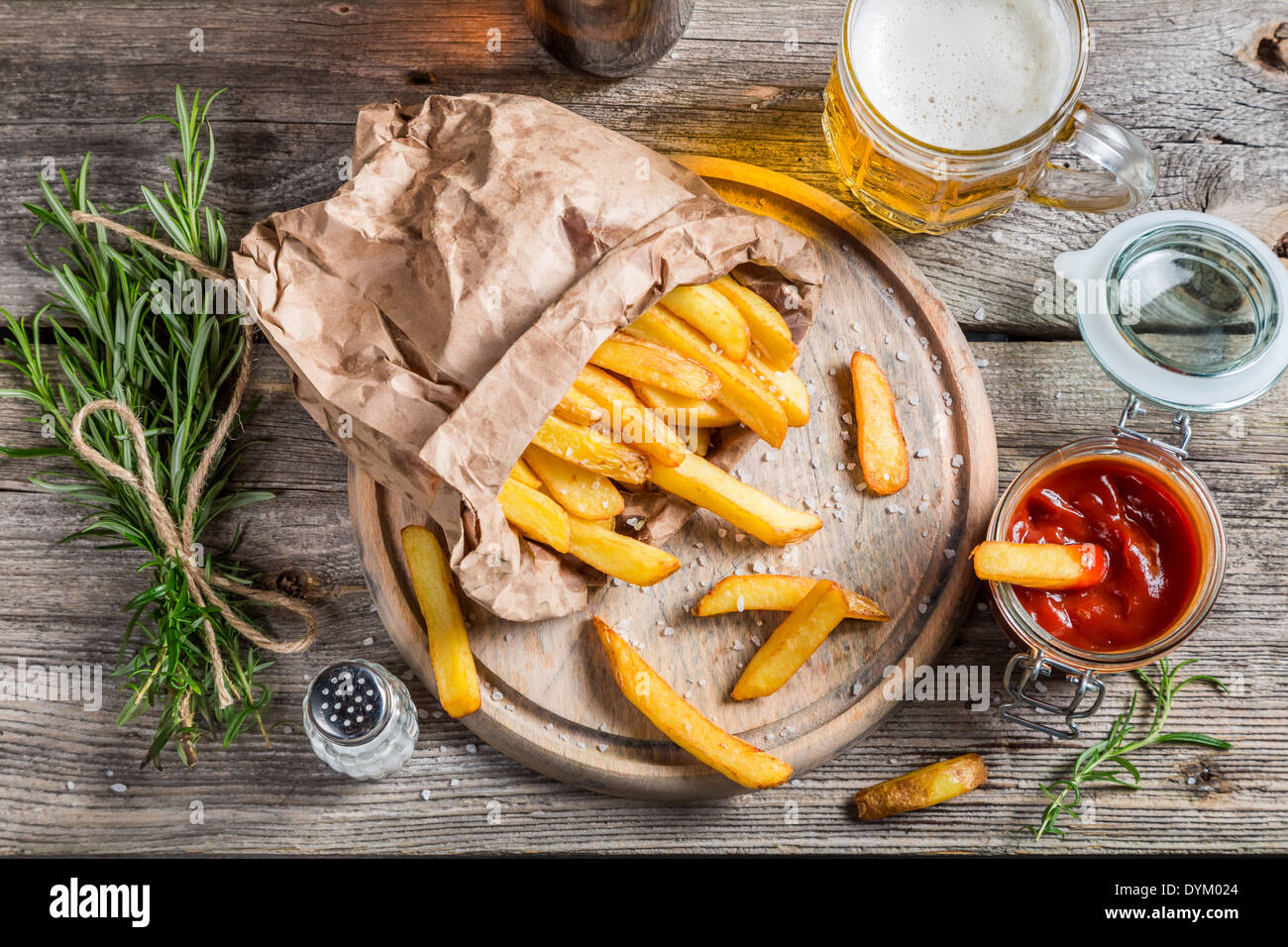 Dark beer and fries hi-res stock photography and images - Alamy
