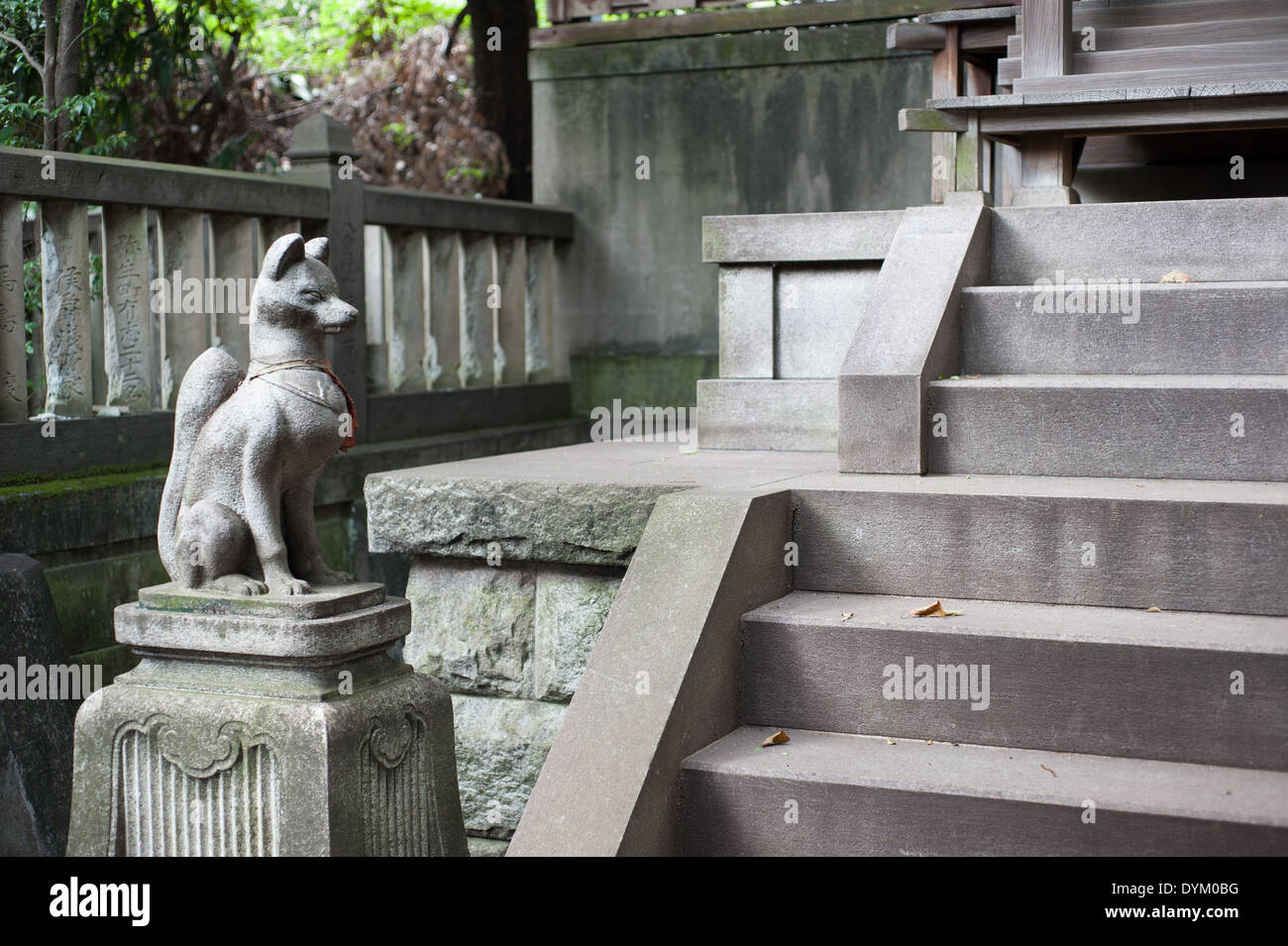 Japan guardian shinto temple hi-res stock photography and images - Alamy