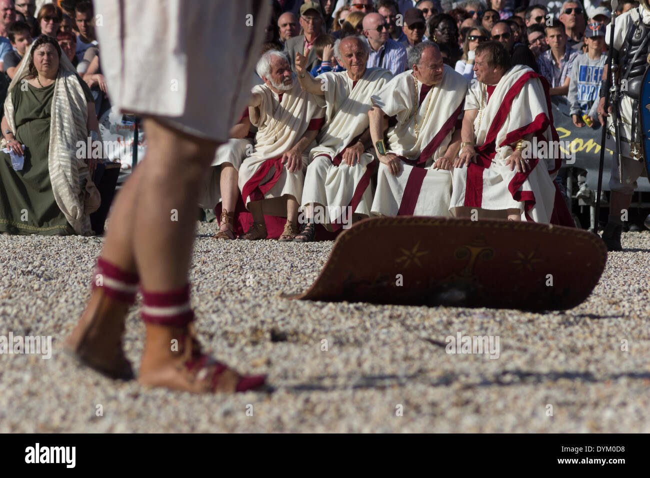 Roman senator toga hi-res stock photography and images - Alamy