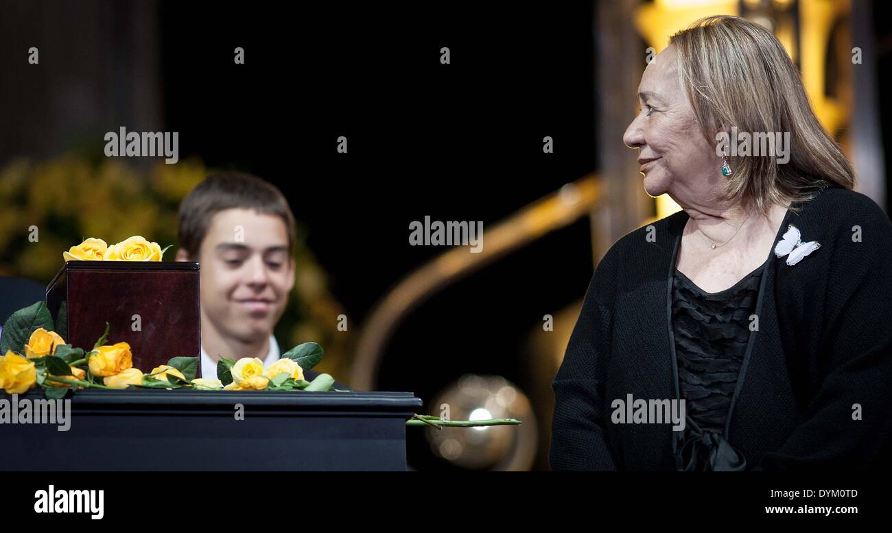 Mexico City, Mexico. 21st Apr, 2014. Mercedes Barcha (R), widow of late ...