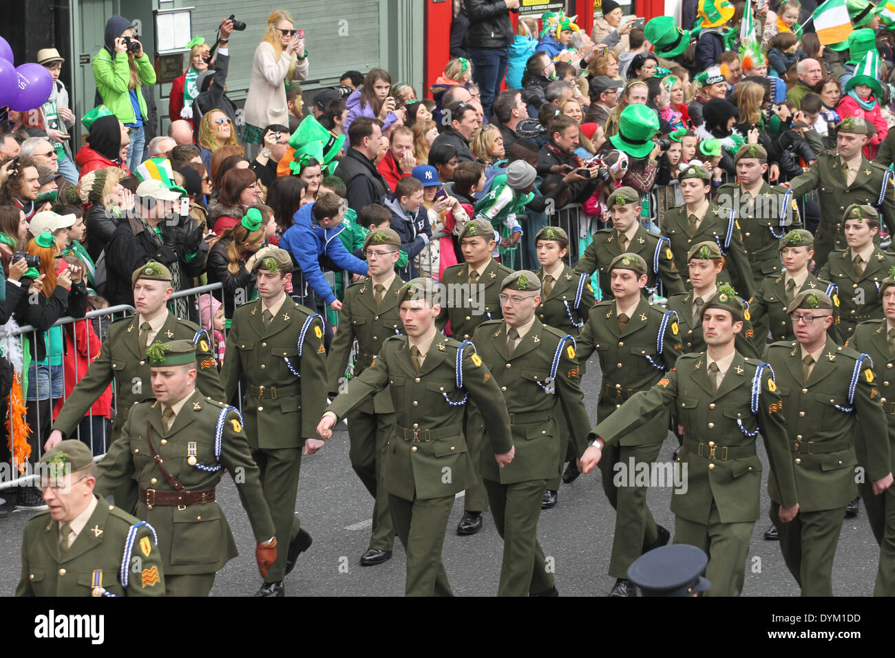Members of the Irish Defence Force during the Saint Patrick's Day ...