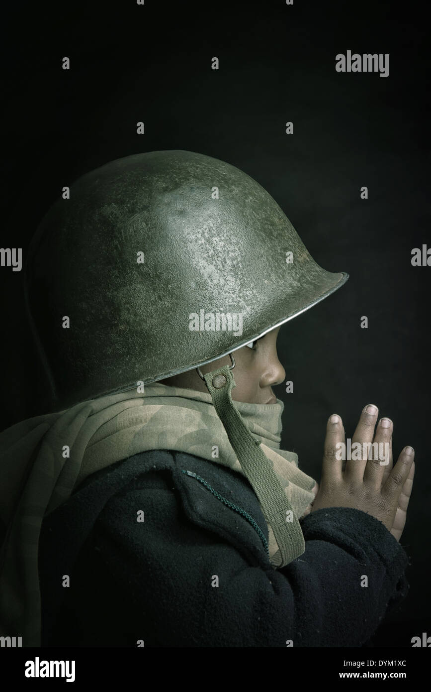 Praying soldier hi-res stock photography and images - Alamy