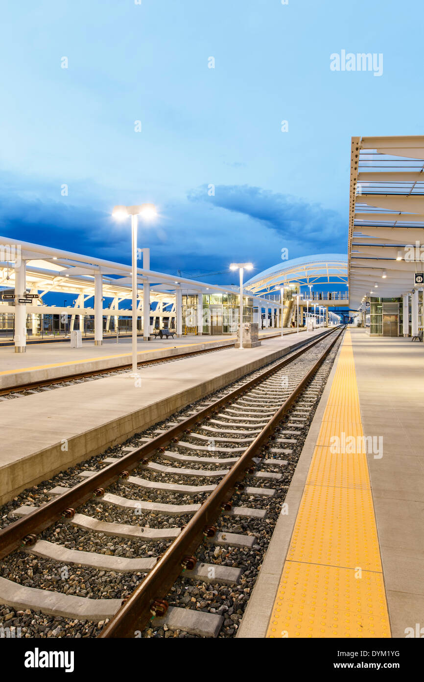 Commuter rail terminal hi-res stock photography and images - Alamy