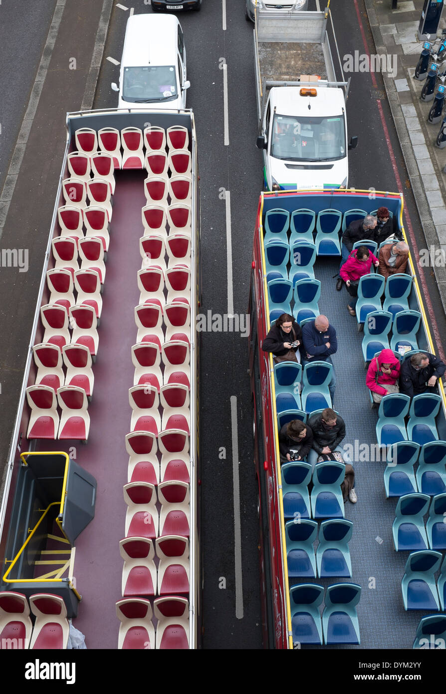 London bus from above hi-res stock photography and images - Alamy