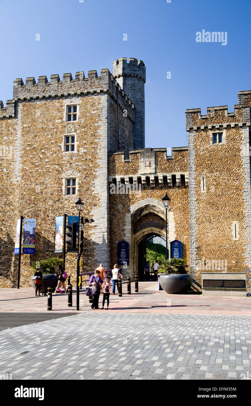 Entrance gate cardiff castle visitor attraction tourist tourists tourism wales hi-res stock ...