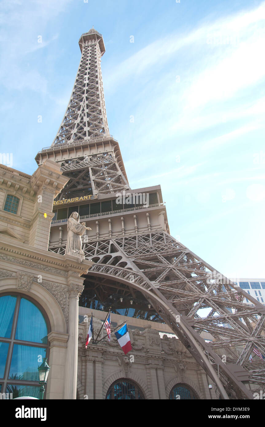 Eiffel tower paris hotel hi-res stock photography and images - Alamy