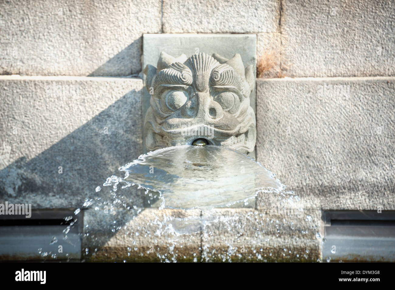 Dragon Fountain Dragon Head High Resolution Stock Photography and ...