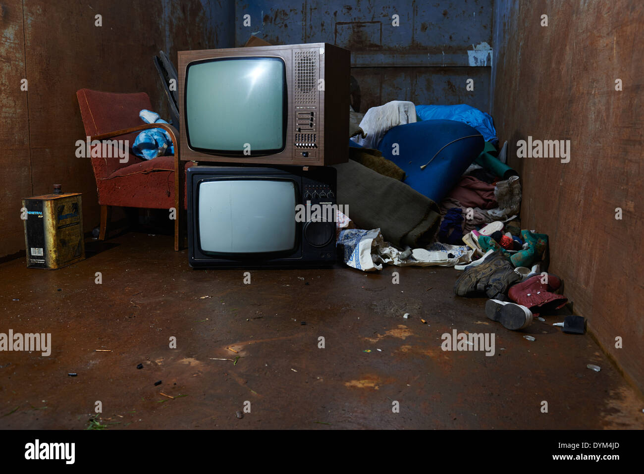Retro old vintage tv television with pile of rubbish in garbage ...