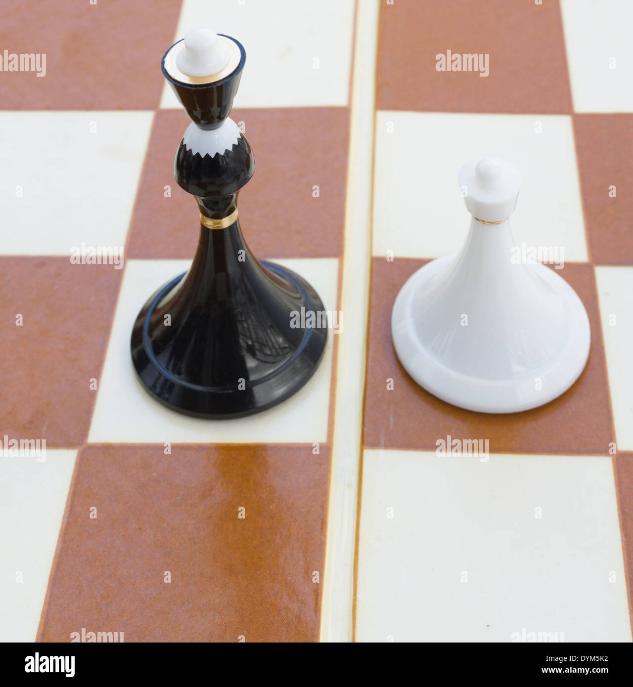 Pawn position hi-res stock photography and images - Alamy
