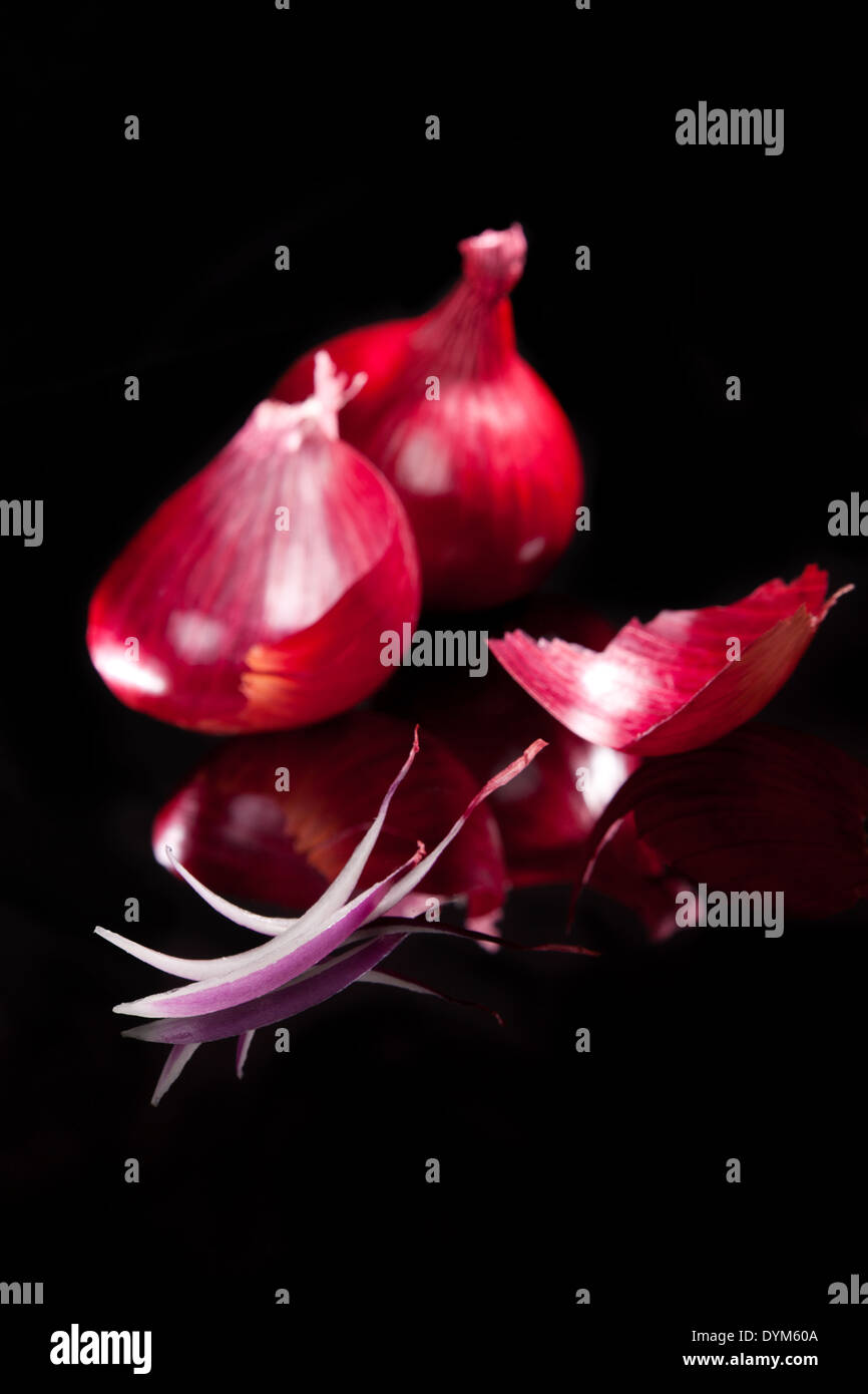 Delicious red onion still life. Slices, peel and whole onion isolated ...