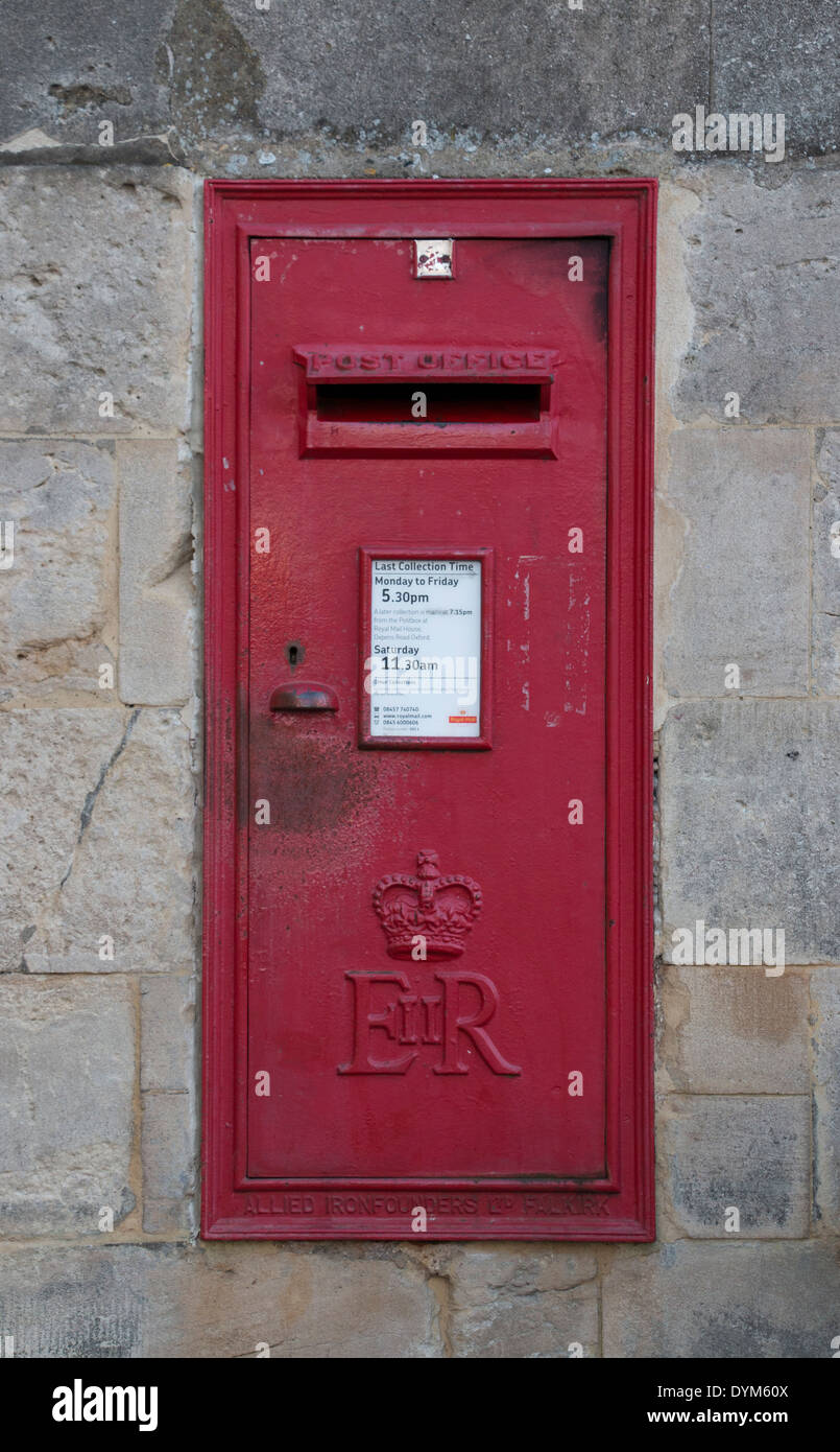 Red letter box hi-res stock photography and images - Alamy