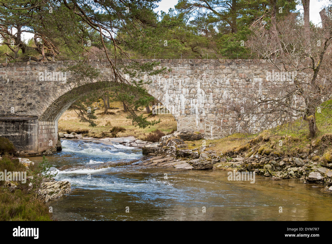 BRIDGE OVER LUI WATER A RIVER NEAR BRAEMAR ABERDEENSHIRE SCOTLAND WHICH ...
