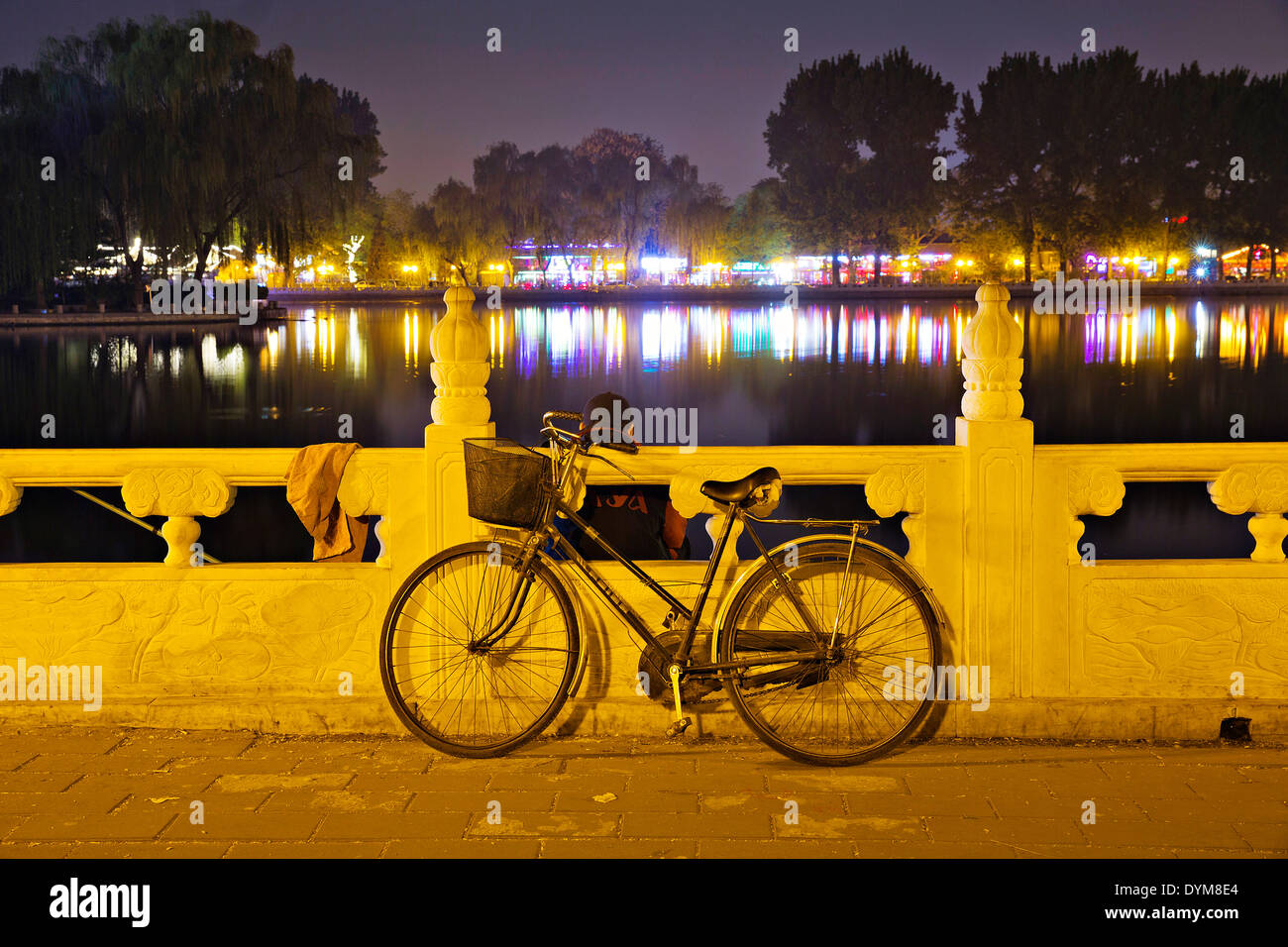 Thousands of locals and visitors of Beijing enjoy night life at Chou ...