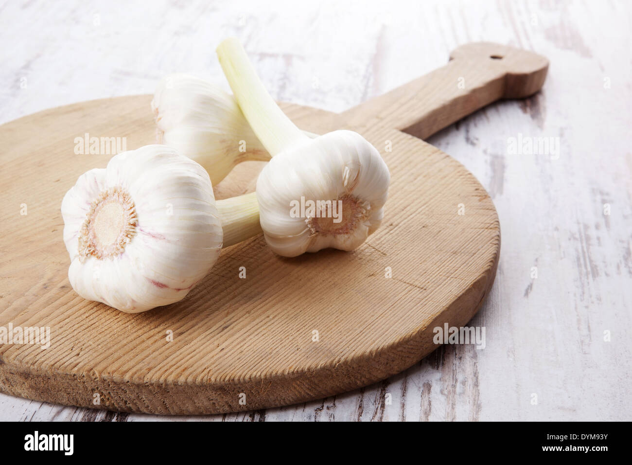 Delicious garlic still life. Fresh garlic bulb on wooden chopping board ...