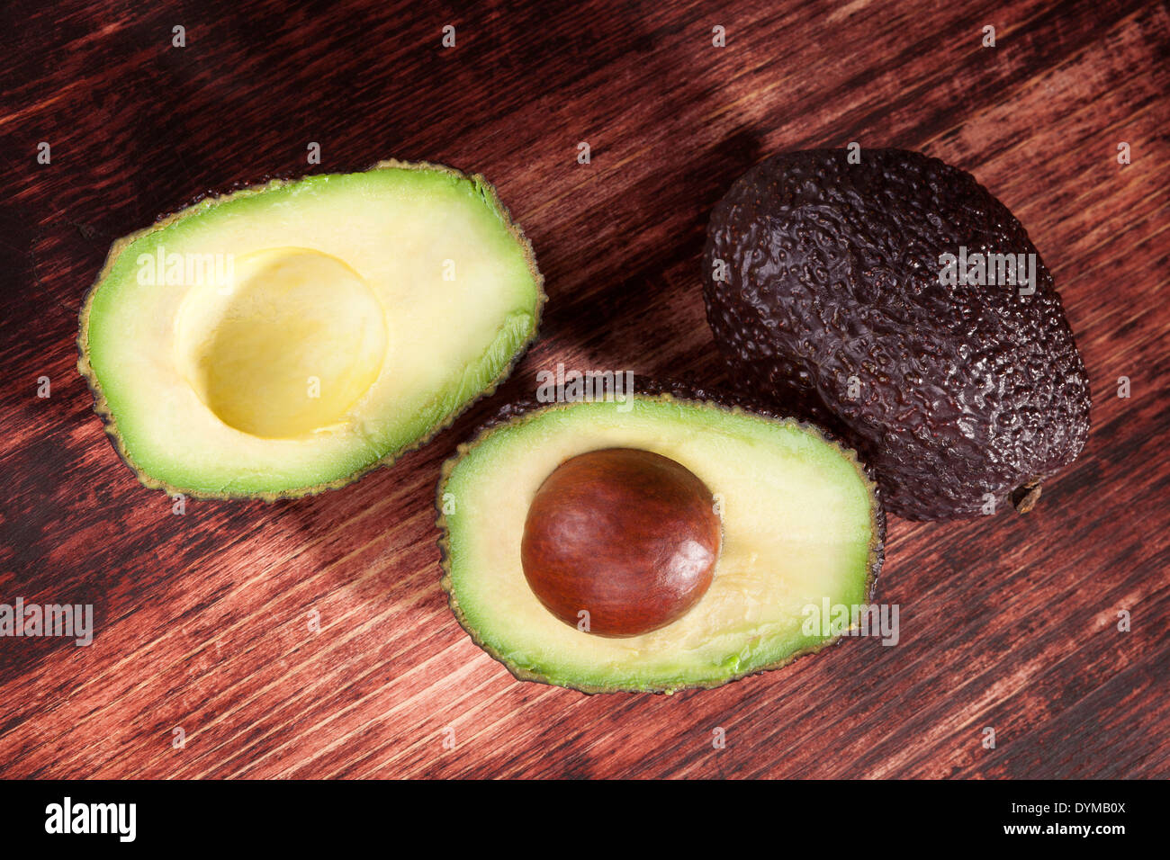 Avocado cross section hi-res stock photography and images - Alamy