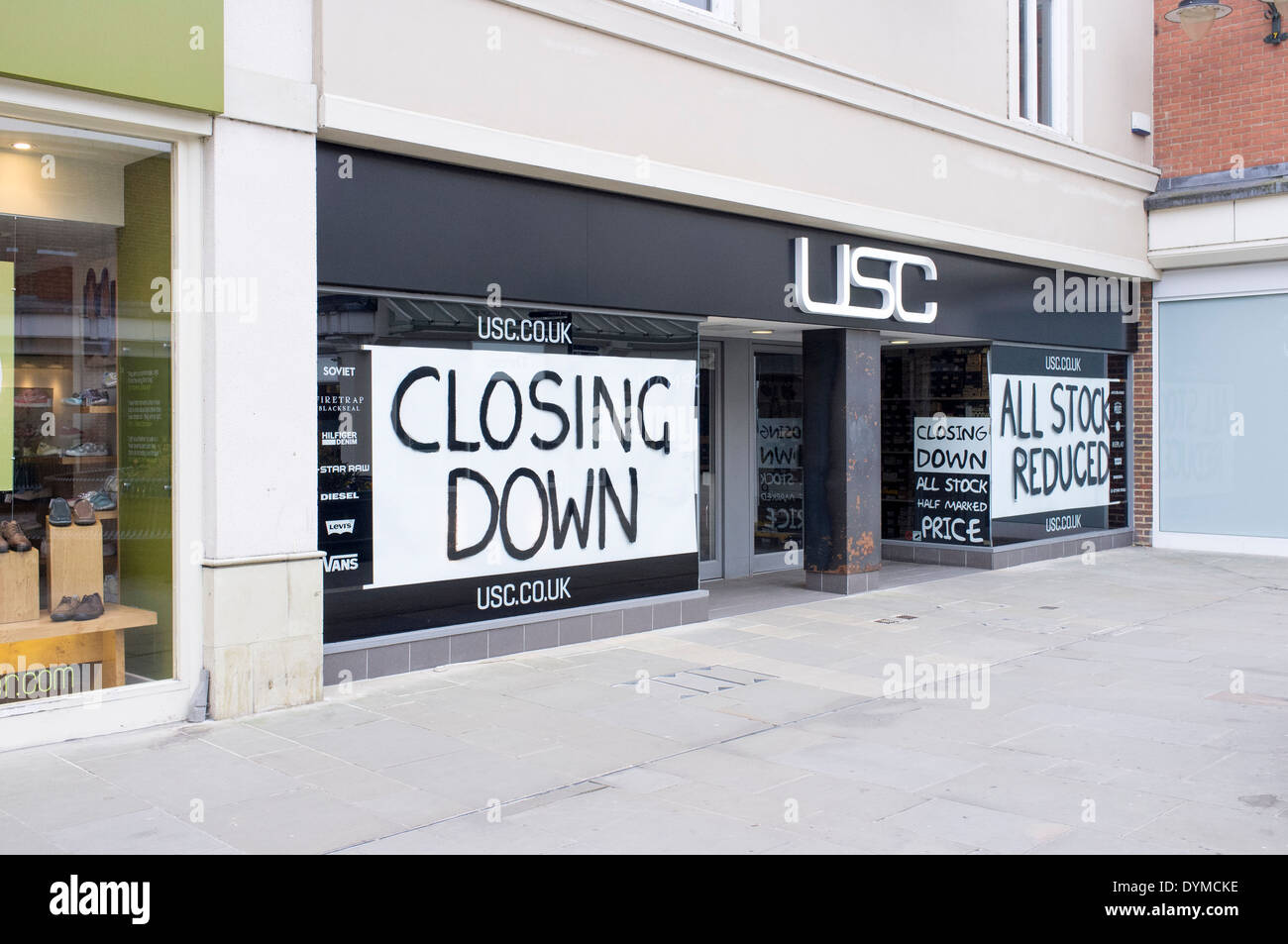 Closing down poster hi-res stock photography and images - Alamy