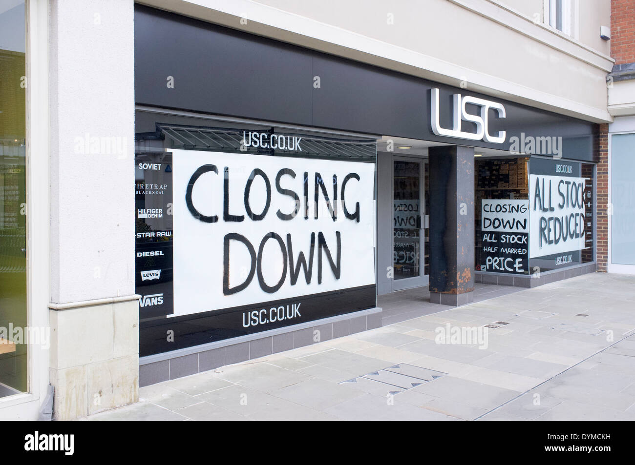 Closing down poster hi-res stock photography and images - Alamy