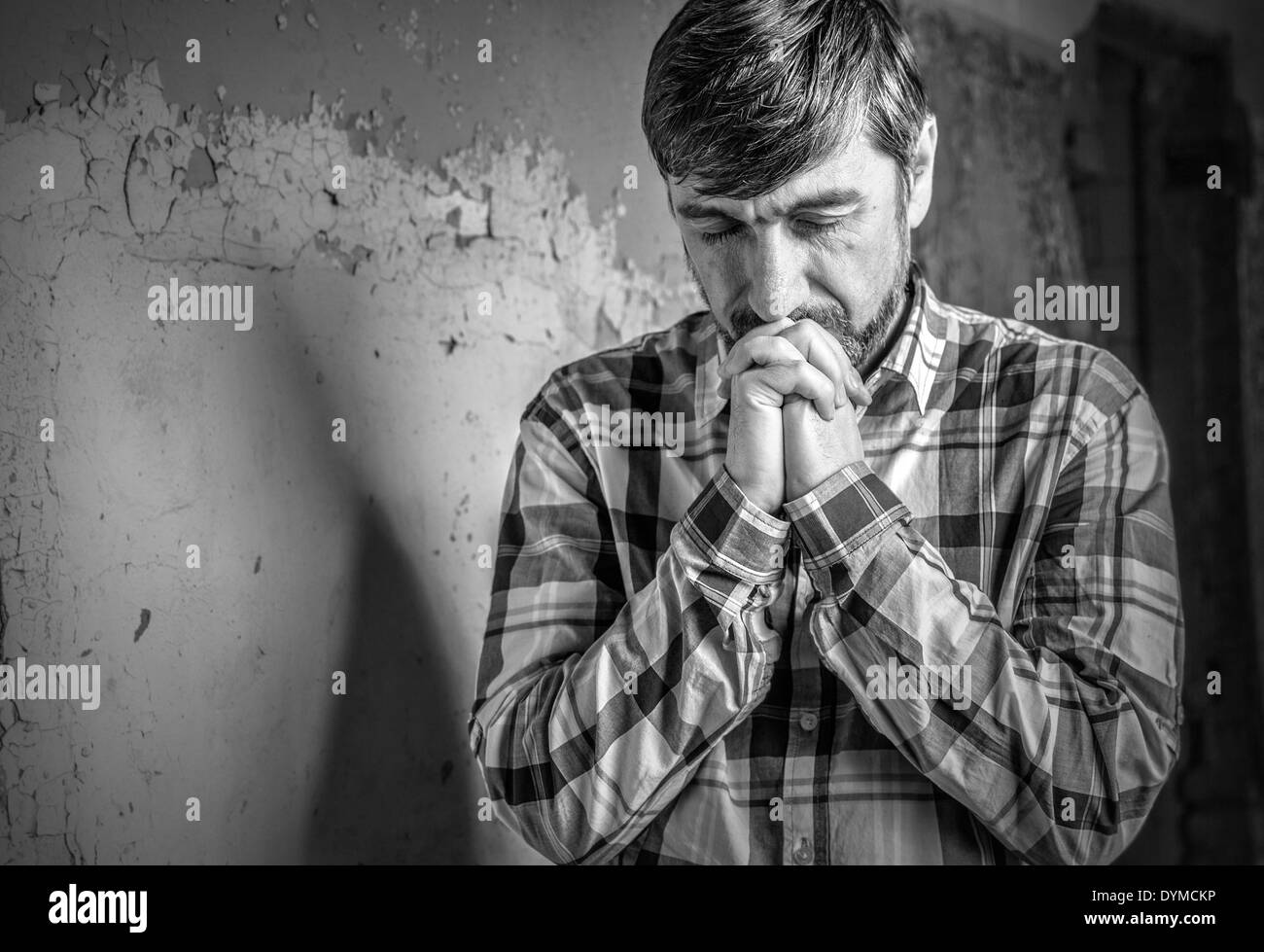 Man dark alone sad face hi-res stock photography and images - Alamy