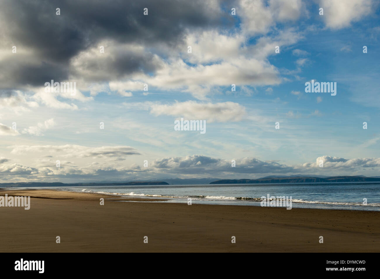 CULBIN BEACH MORAY SCOTLAND LOOKING TOWARDS OIL RIGS IN NIGG BAY Stock ...