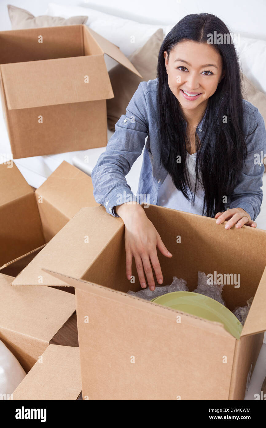 Unpacking boxes hi-res stock photography and images - Alamy