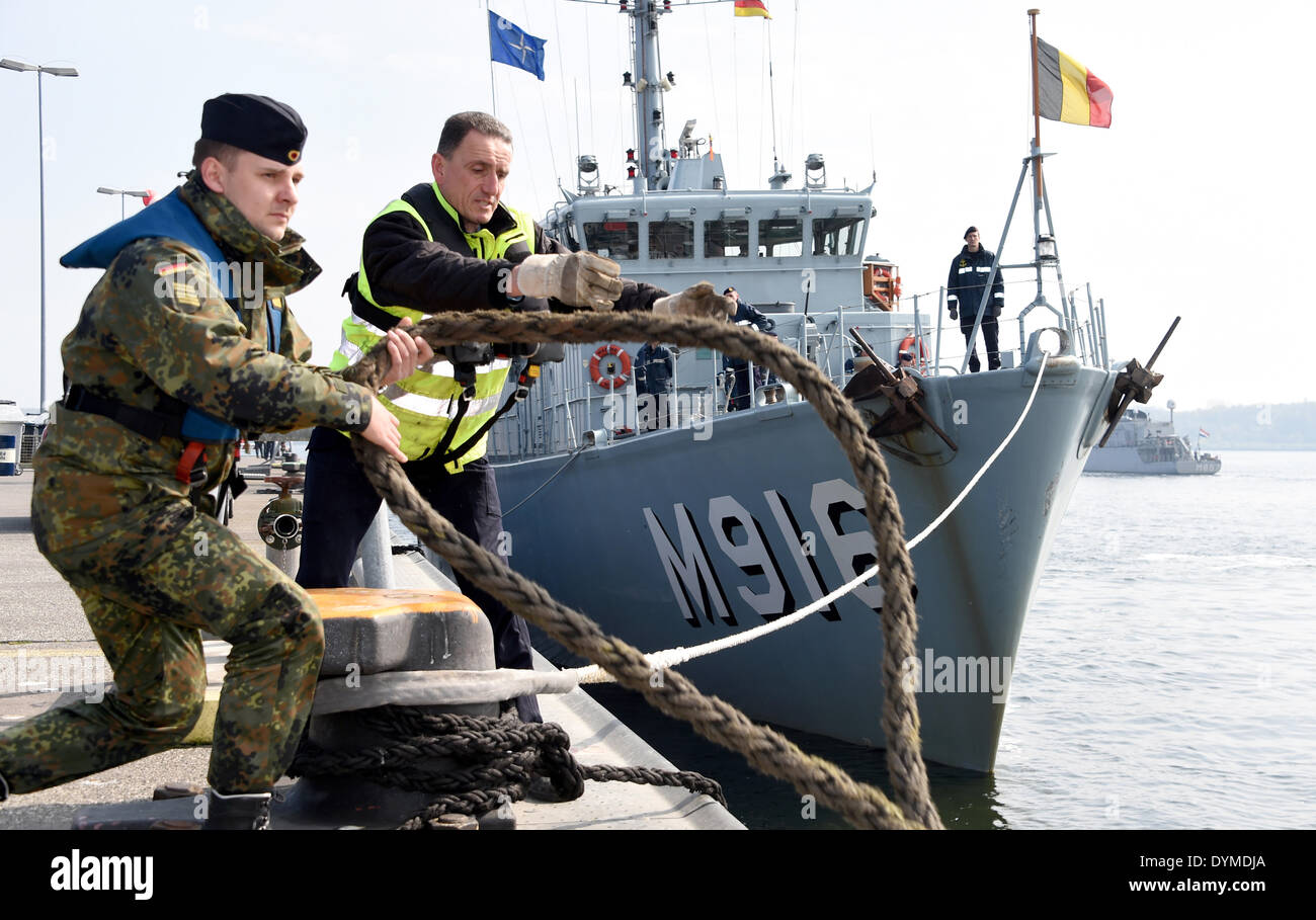 Mine hunter hi-res stock photography and images - Alamy