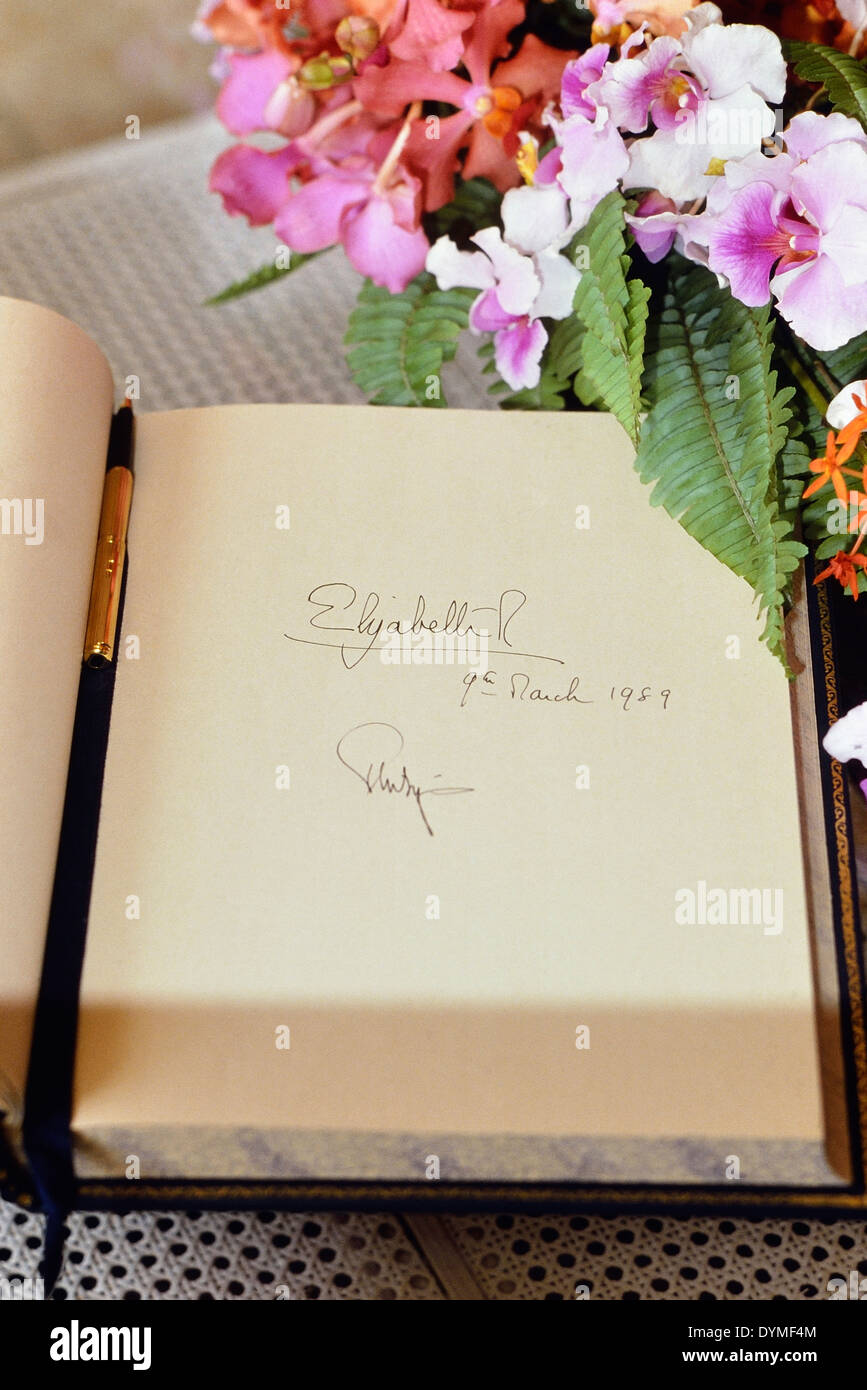 Signature of Queen Elizabeth II and Prince Philip in the visitors book ...