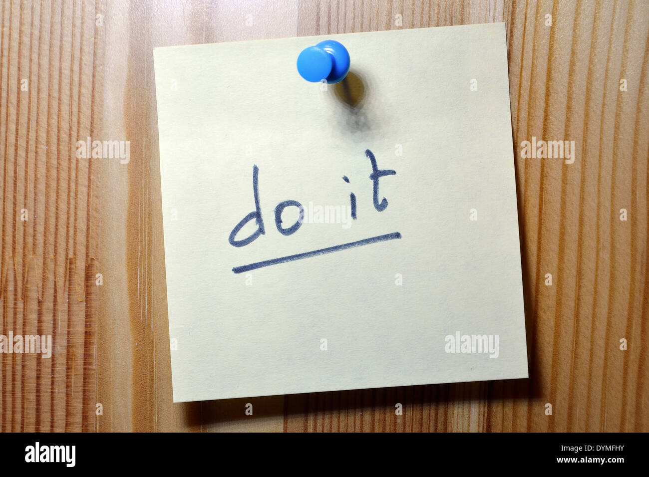 handwritten do it message on post it blank over wooden wall Stock Photo ...