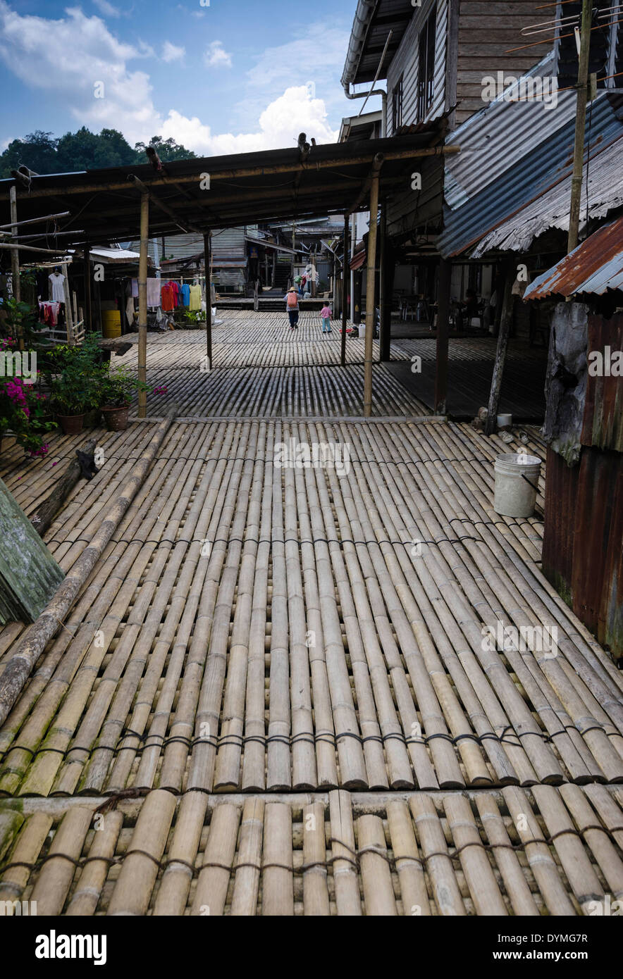 A tipical Longhouse Annah Rais Sarawak Borneo Stock Photo - Alamy