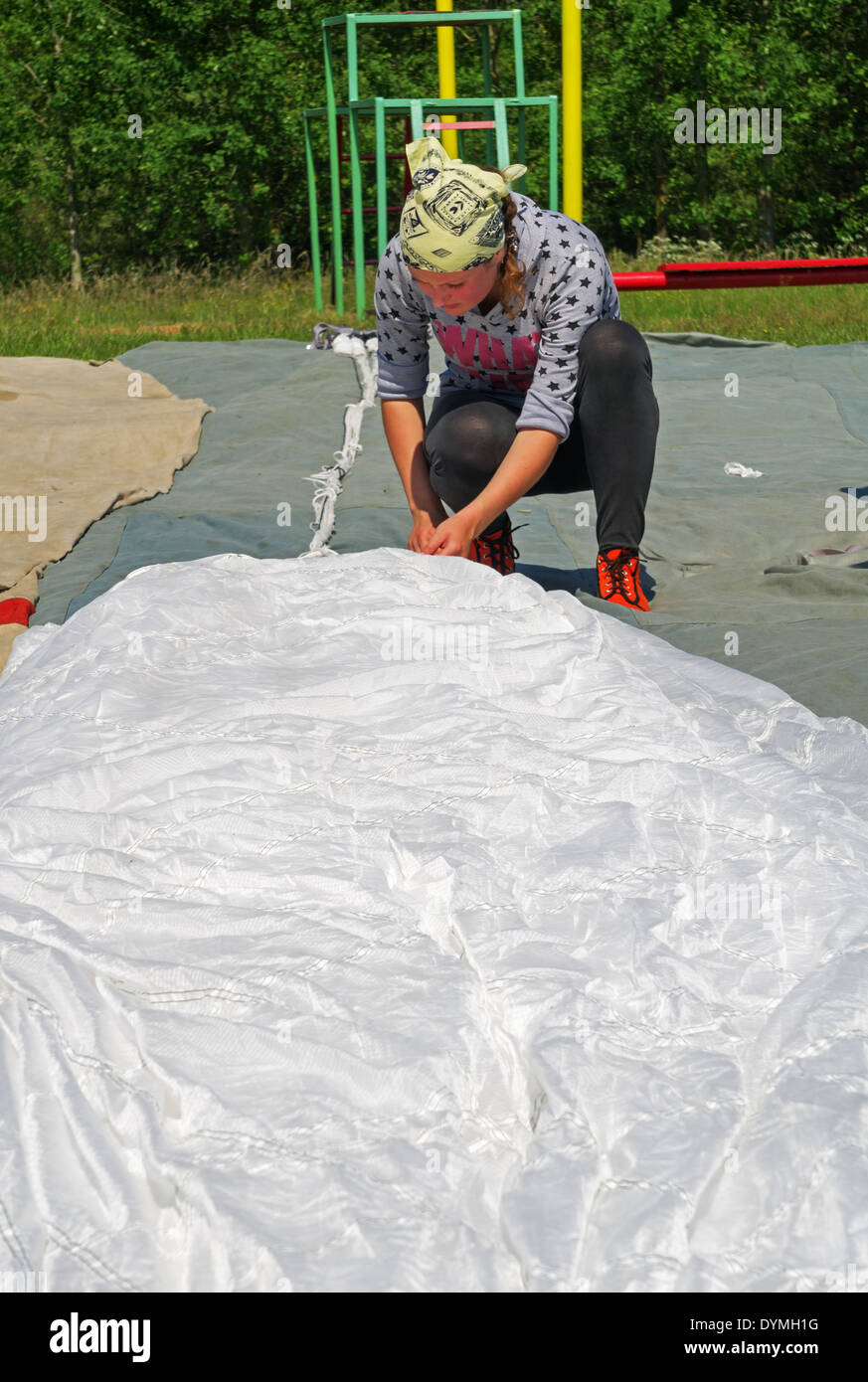 One day with parachutist in airfield. Parachute packing Stock Photo - Alamy