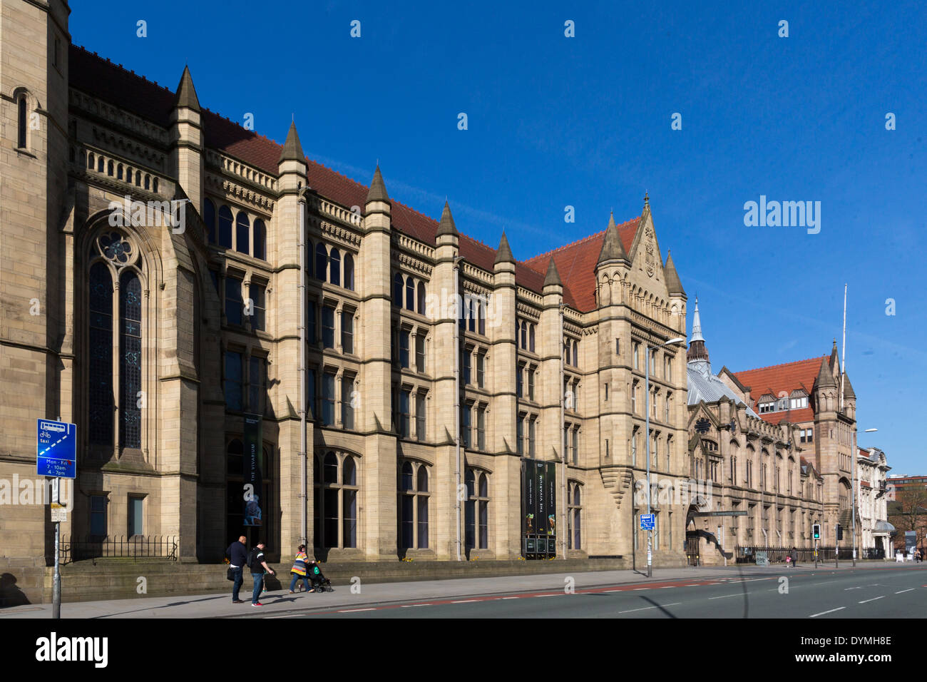 Manchester university whitworth hall hi-res stock photography and ...