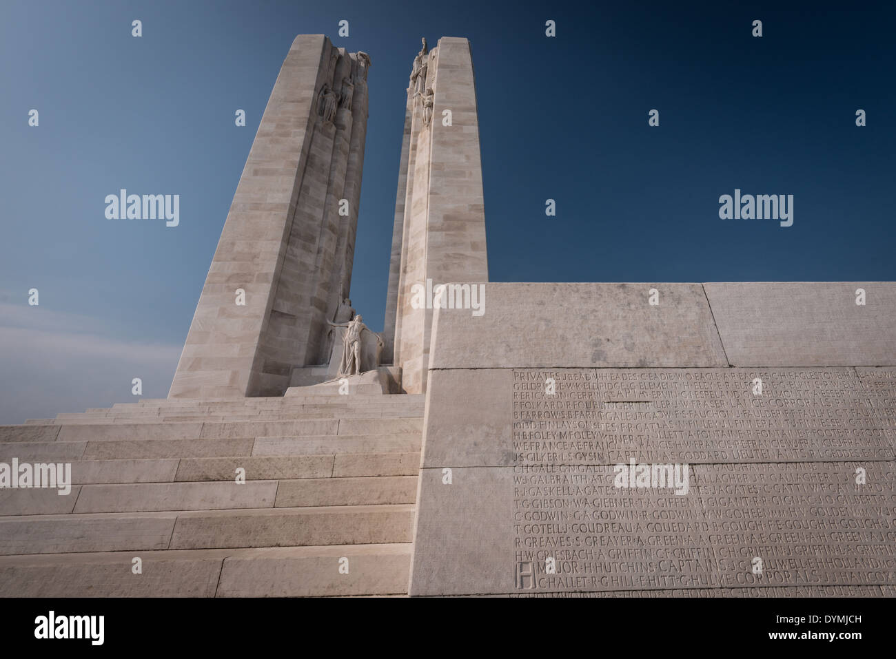 Memorial to Canadian soldiers at Vimy Ridge, World War 1 battlefield ...