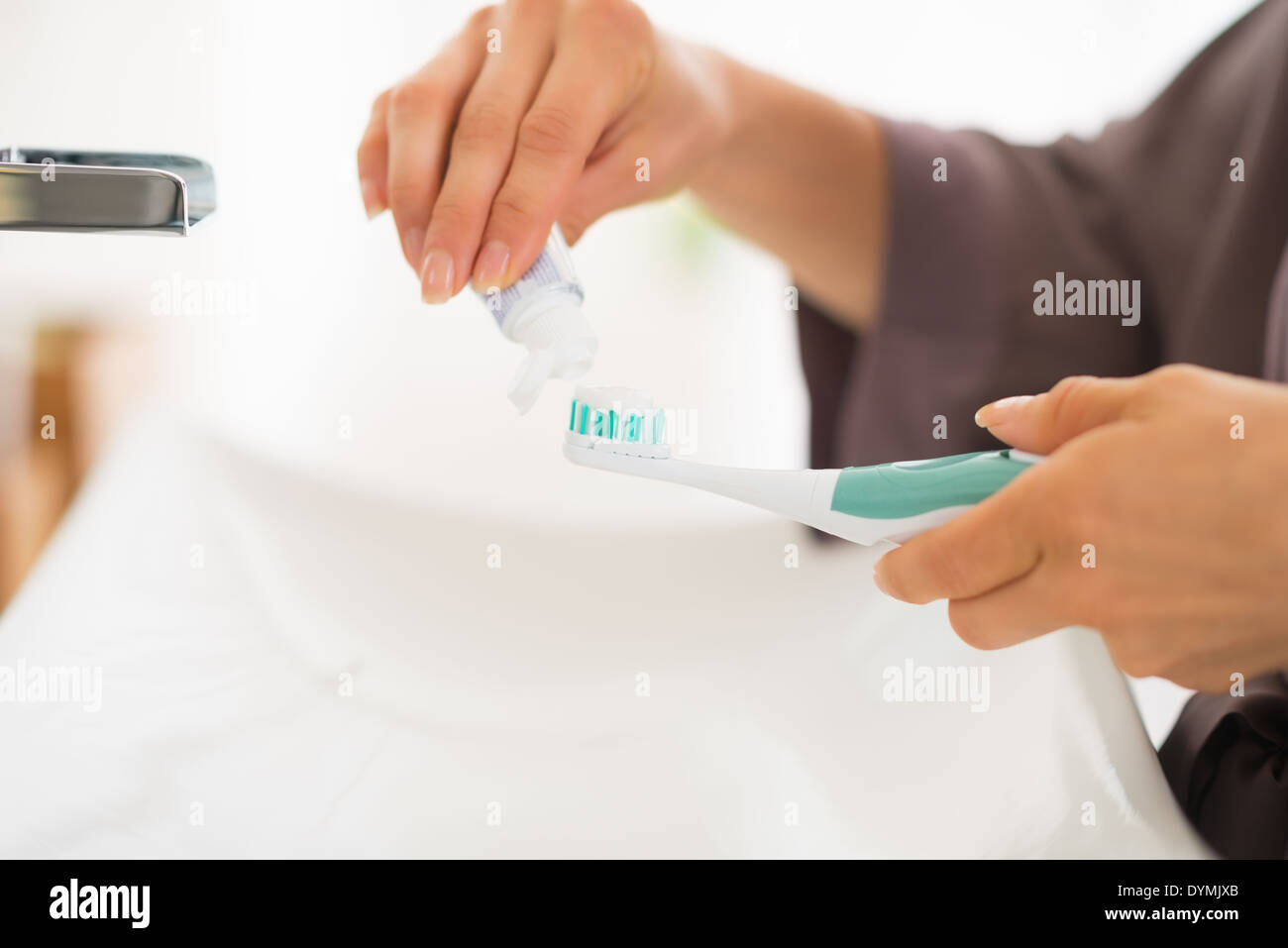 Squeezing toothpaste hi-res stock photography and images - Alamy