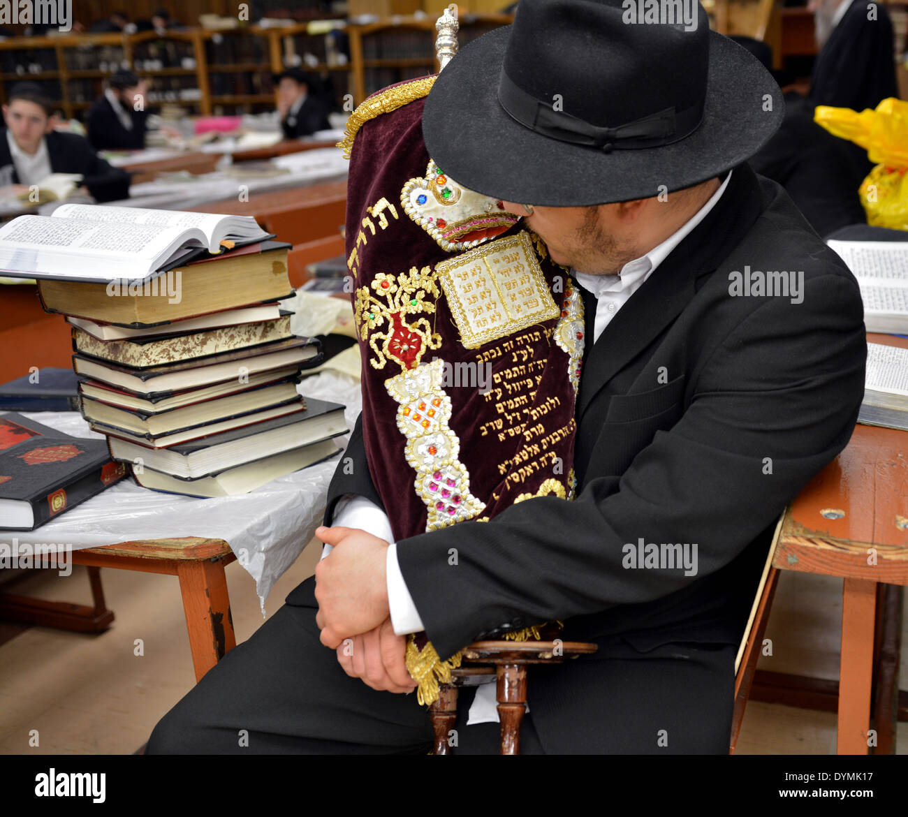 Kissing temple hi-res stock photography and images - Alamy