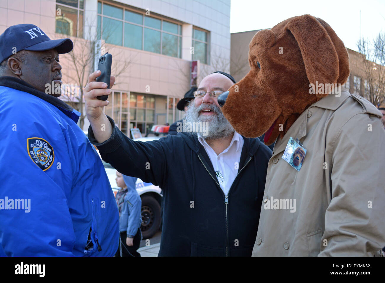 Mcgruff the crime fighting dog hi-res stock photography and images - Alamy