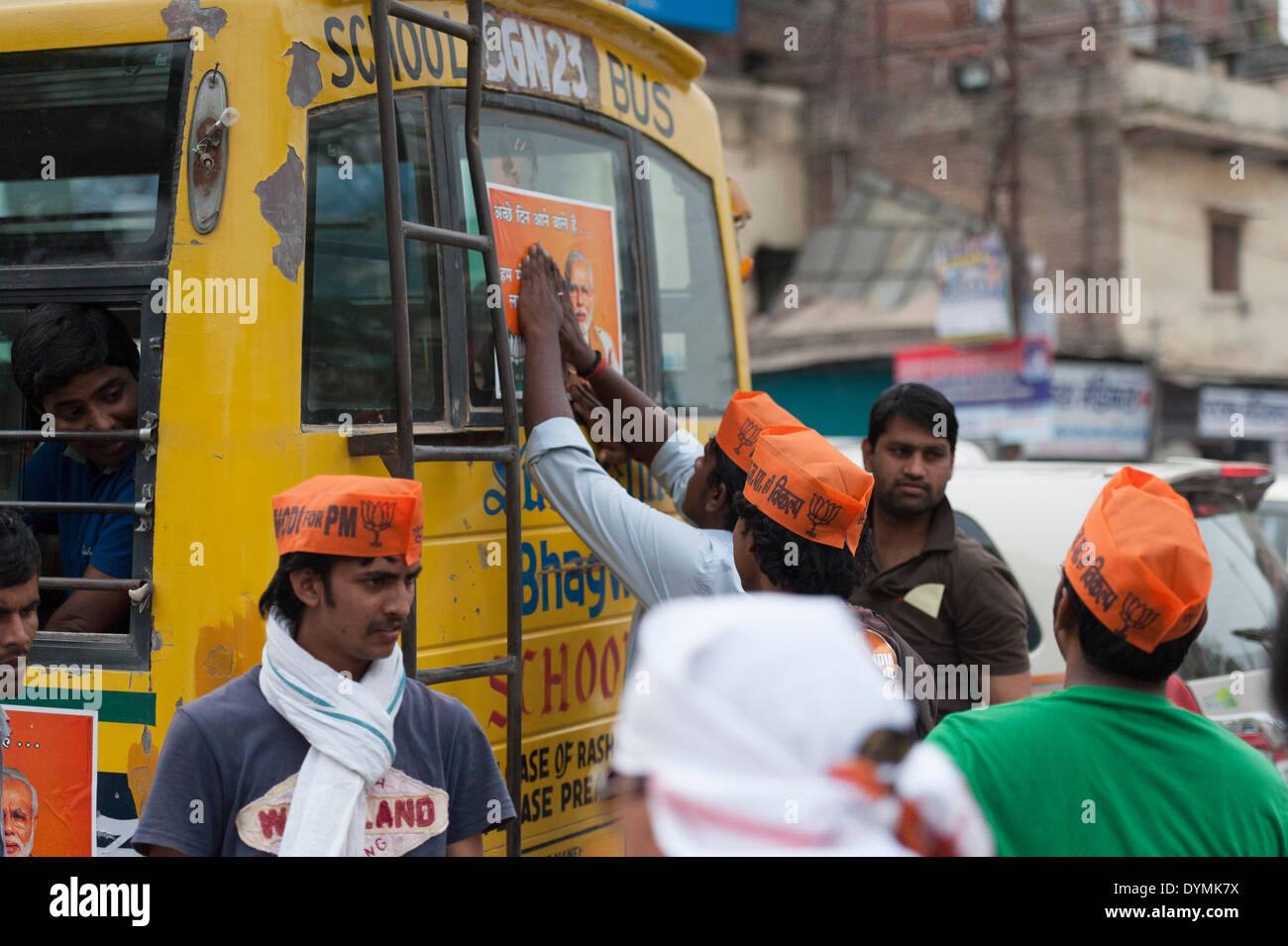 School varanasi bus hi-res stock photography and images - Alamy