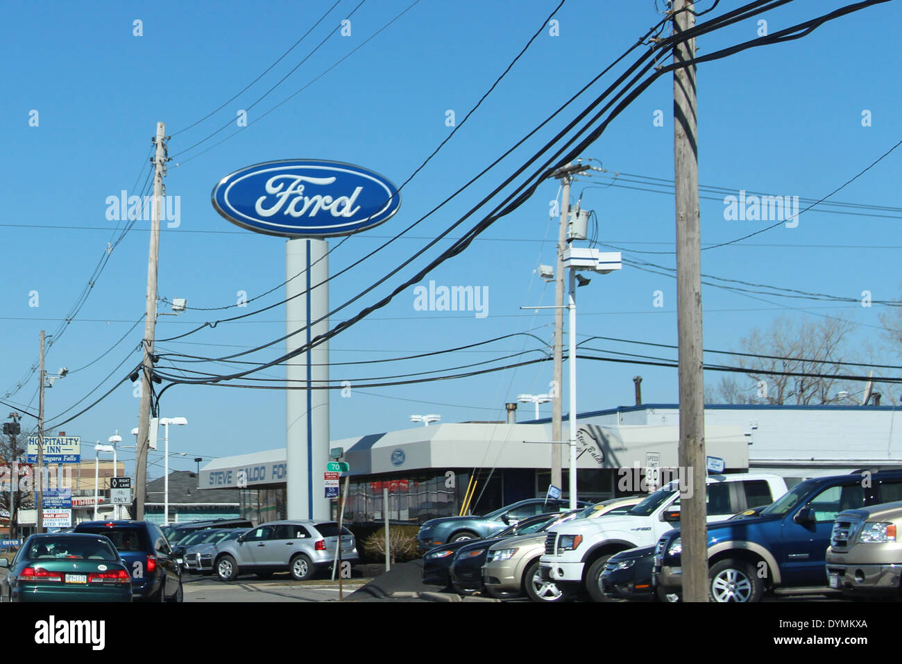 Ford horizontal garage hi-res stock photography and images - Alamy