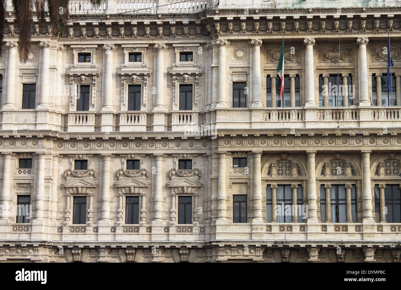 Pillar courthouse hi-res stock photography and images - Alamy