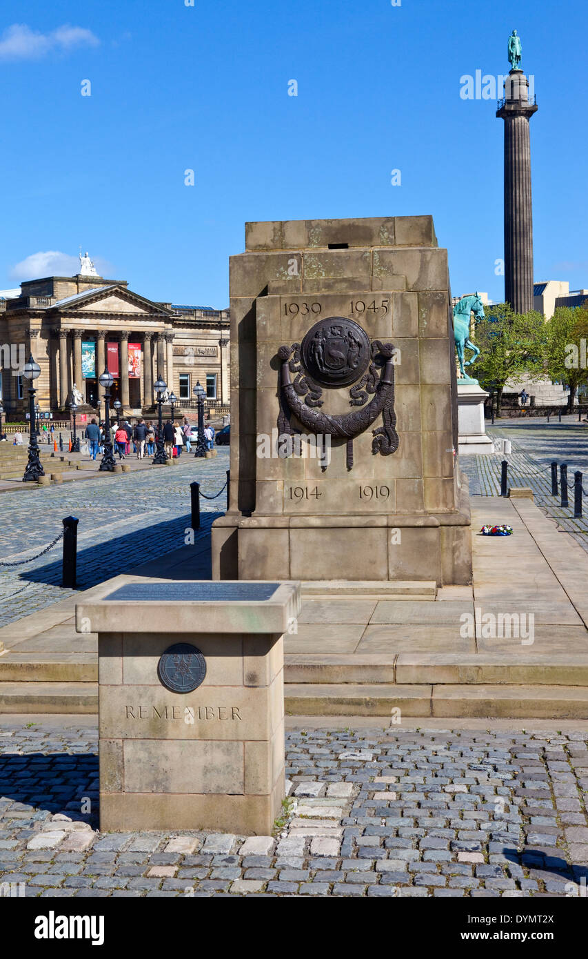 The Liverpool Cenotaph War Memorial with the Walker Art Gallery and ...